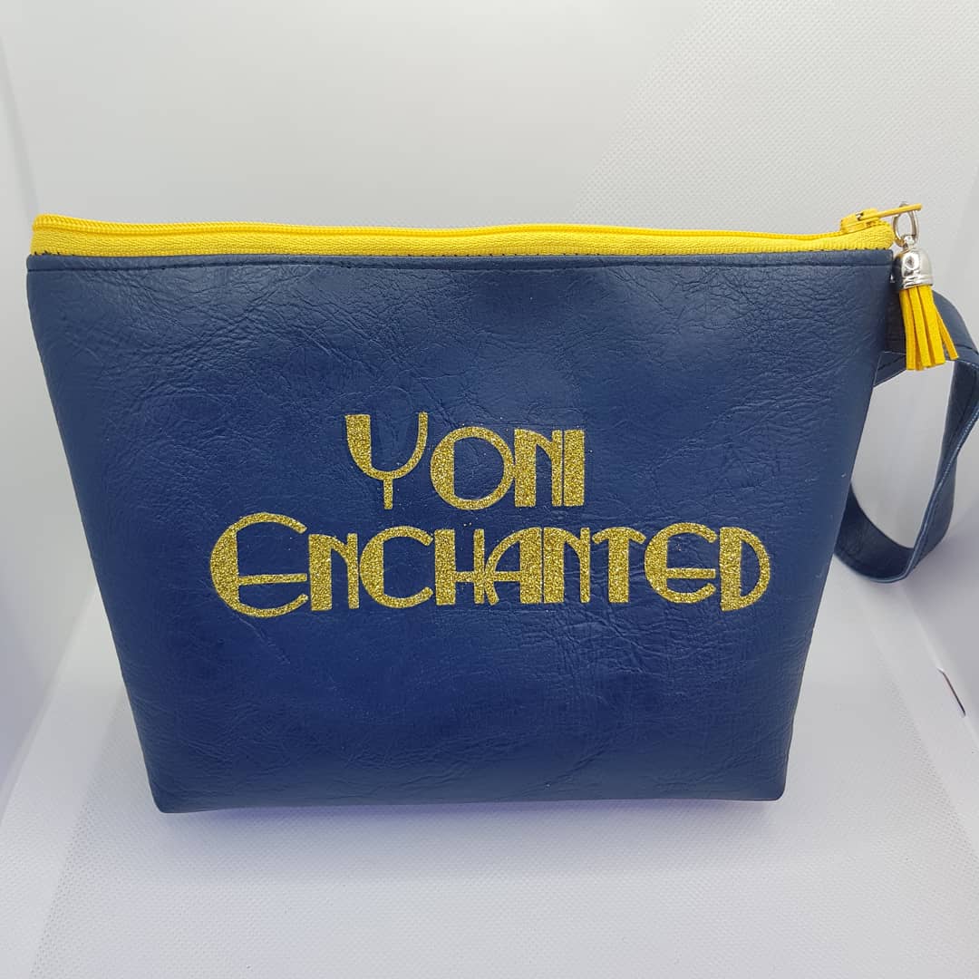 Hand Pouch with TEXT - Cartmazing